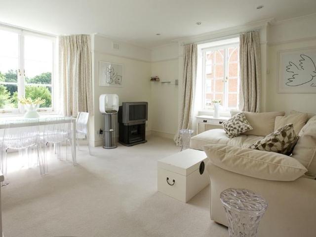 1 Bed Flat, The Priory, SW12