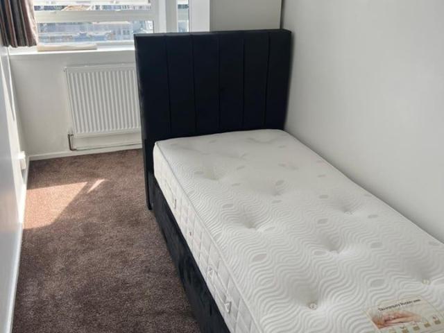 1 Bed Flat, The Quarterdeck, E14