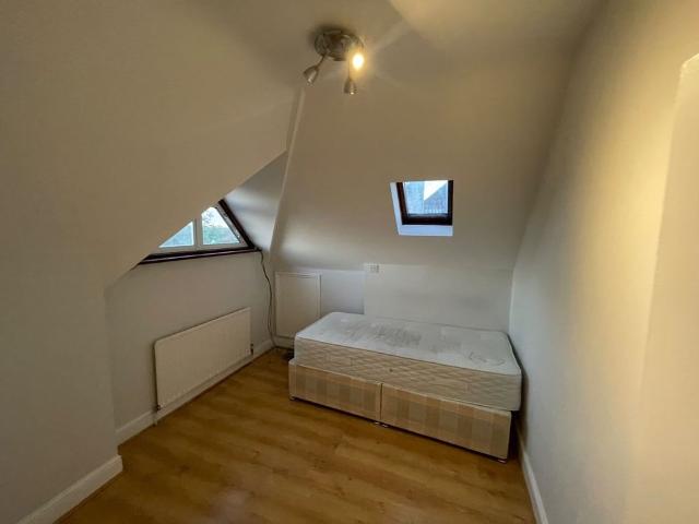 1 Bed Flat, The Riding, NW11