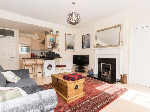1 Bed Flat, Thistle Street, EH2