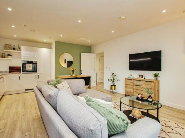 1 Bed Flat, Thomas Road, E14