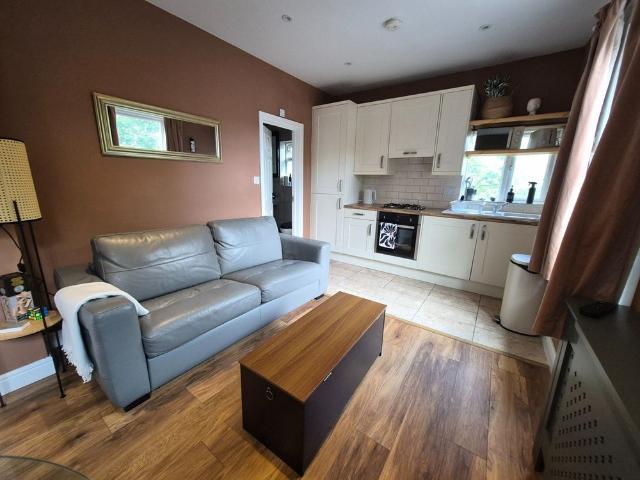 1 Bed Flat, Thornhill Road, CR0