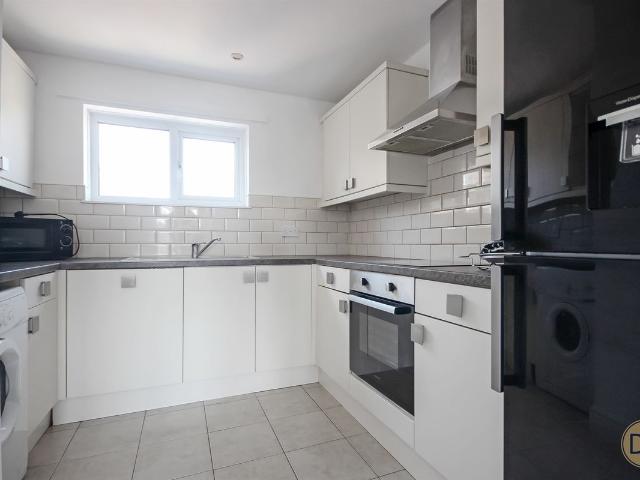 1 Bed Flat To Let, Salcott Creek Court, Braintree, Essex CM7, 1 bed flat to rent, £1,050 pcm | PrimeLocation