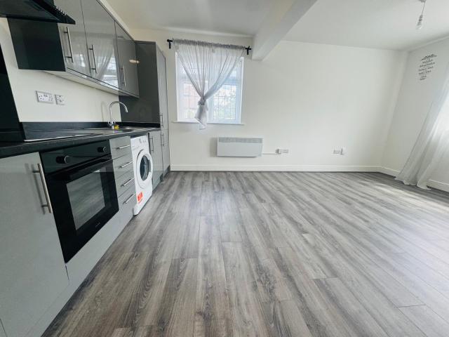 1 bed flat to rent Crossway, Woodford Green IG8