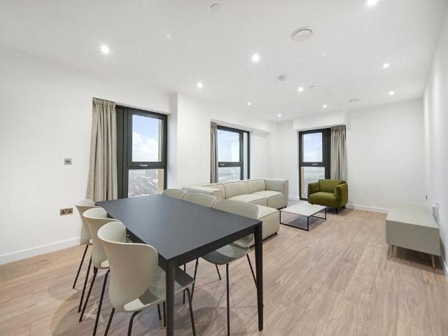 1 bed flat to rent Burlington Rd, London KT3