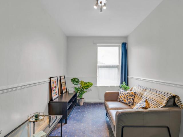 1 bed flat to rent Duppas Hill Rd, London CR0