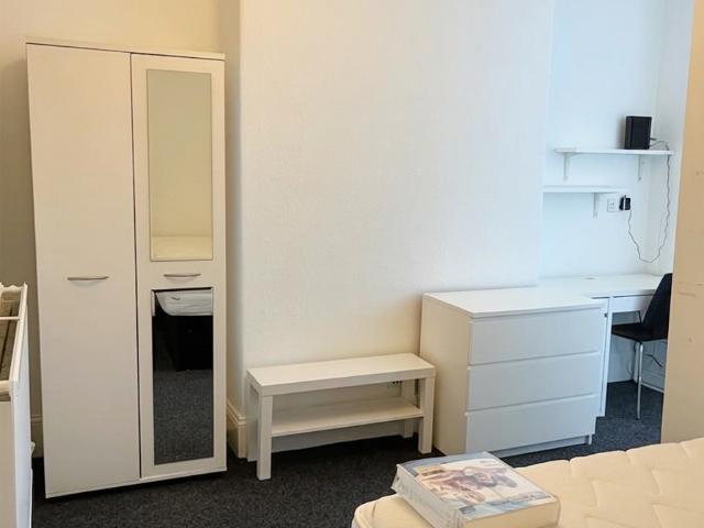 1 bed flat to rent in 18 Eccles Old Road, Salford, M6