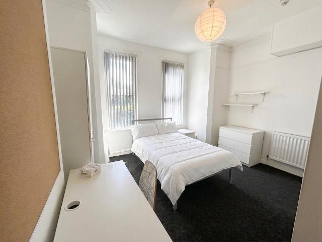 1 bed flat to rent in 18 Eccles Old Road, Salford, M6
