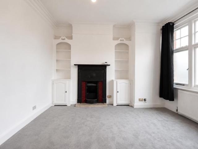 1 bed flat to rent in Cowley Mansions, Mortlake, SW14 | James Anderson