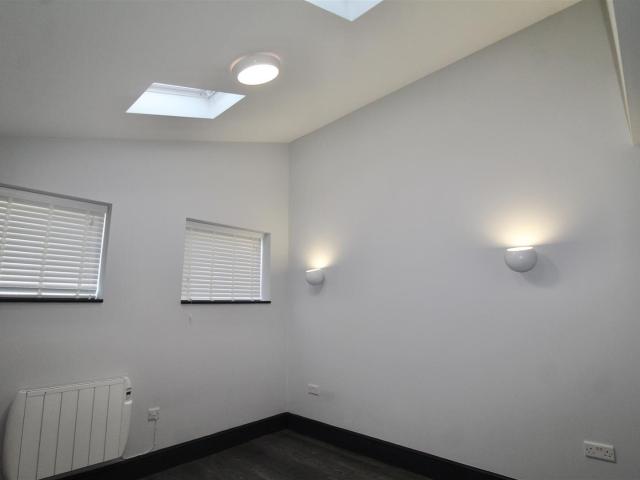 1 bed flat to rent in Chilwell Road, Beeston, Nottingham, NG9 1EN