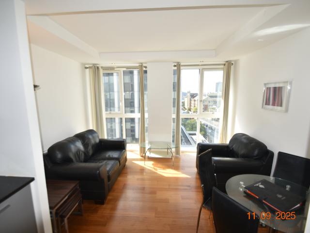 1 bed flat to rent in Admiral House, Newport Road, CF24