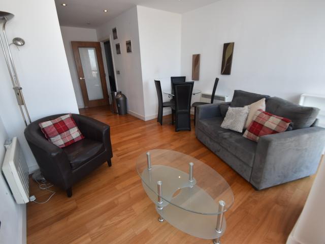 1 bed flat to rent in Admiral House, Newport Road, CF24
