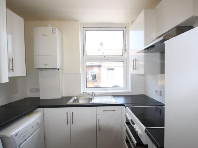 1 bed flat to rent in Albemarle Road, Taunton, TA1