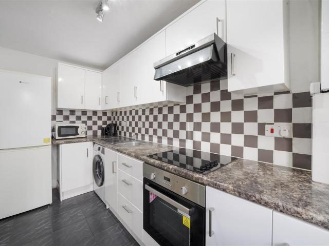 1 bed flat to rent in Alliance Close, Wembley | Daniels Estate Agents