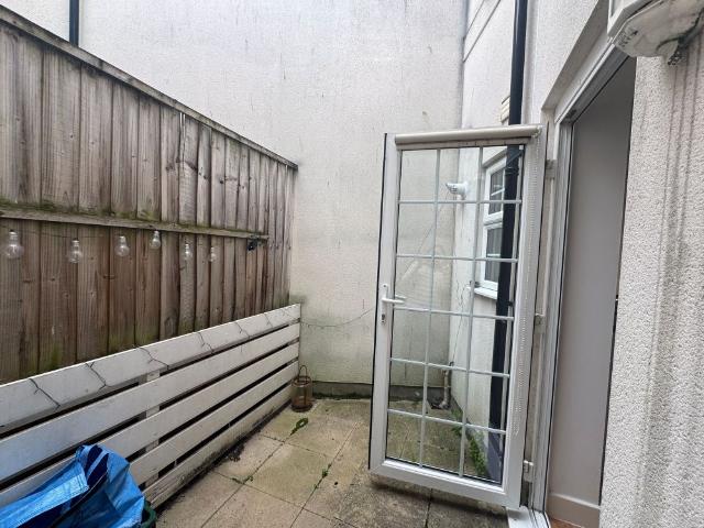 1 bed flat to rent in Bath Place, Taunton, TA1
