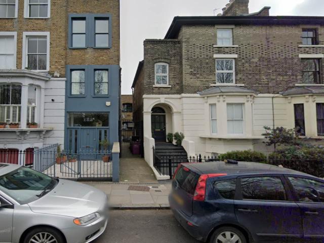 1 bed flat to rent in grove court, bow, e3