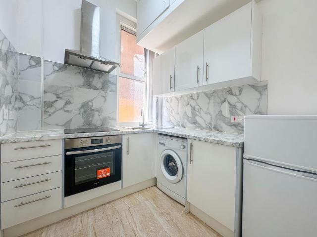 1 bed flat to rent in Dean Road, London | Daniels Estate Agents