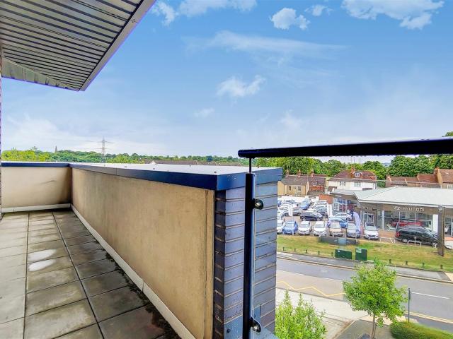 1 bed flat to rent in Lower High Street, WATFORD | Daniels Estate Agents