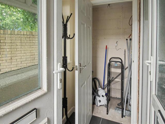 1 bed flat to rent in Lambeth Court, Beeston, Nottingham