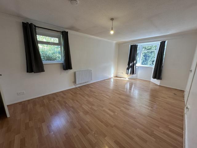 1 bed flat to rent in Manor Road,, BH1