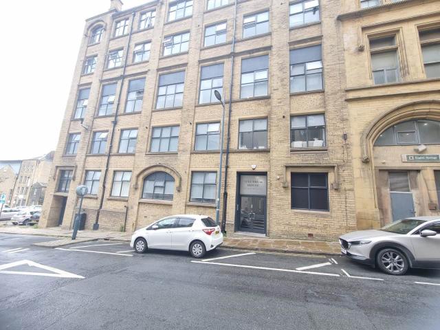 1 bed flat to rent in Spectrum House, 27 East Parade, BD1