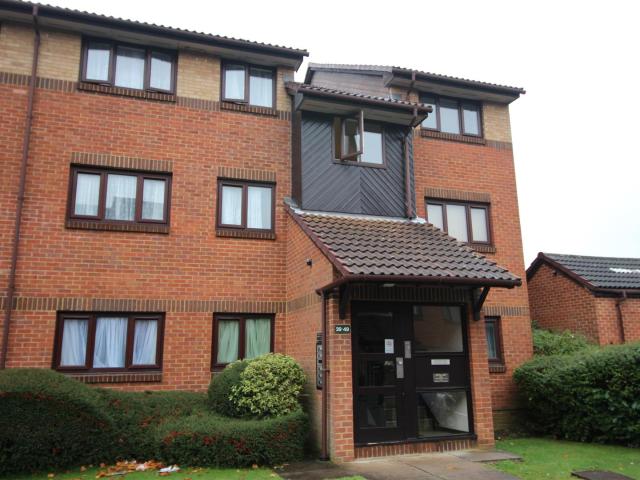 1 bed flat to rent in pavilion way, edgware, ha8