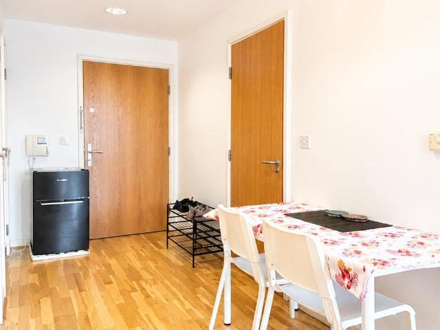 1 bed flat to rent in Quadrant Court, Empire Way, Wembley | Daniels Estate Agents