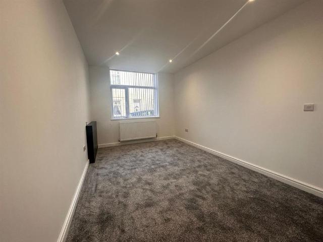 1 bed flat to rent in Queensberry Road, Burnley, BB11