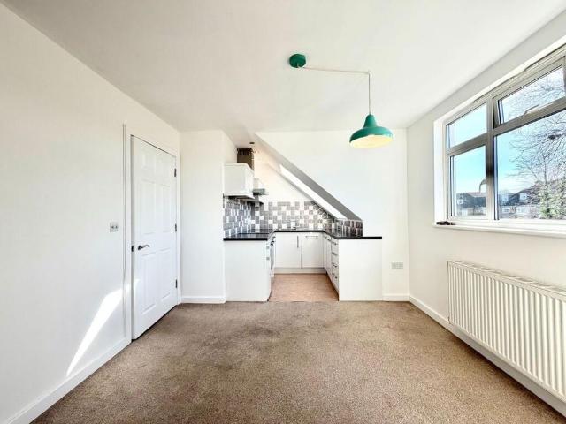 1 bed flat to rent in The Drive, Edgware, HA8