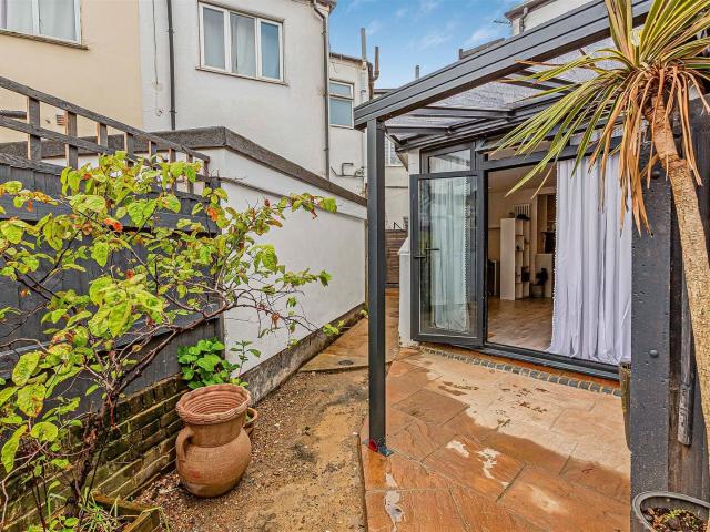 1 bed flat to rent in Treen Avenue, Barnes, SW13 | James Anderson