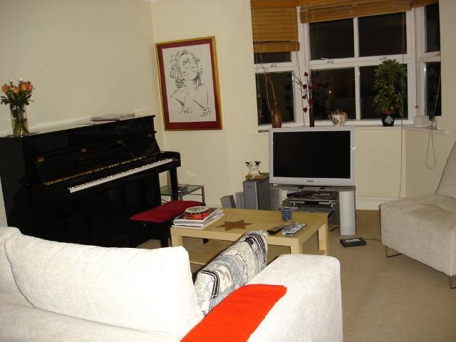 1 Bed Flat, Vauxhall Grove, SW8