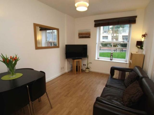 1 Bed Flat, Venice Court, M1