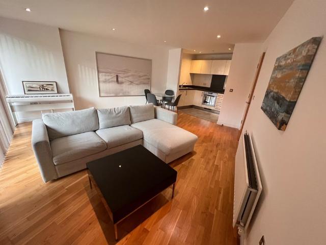 1 Bed Flat, Viridian Apartments, SW8