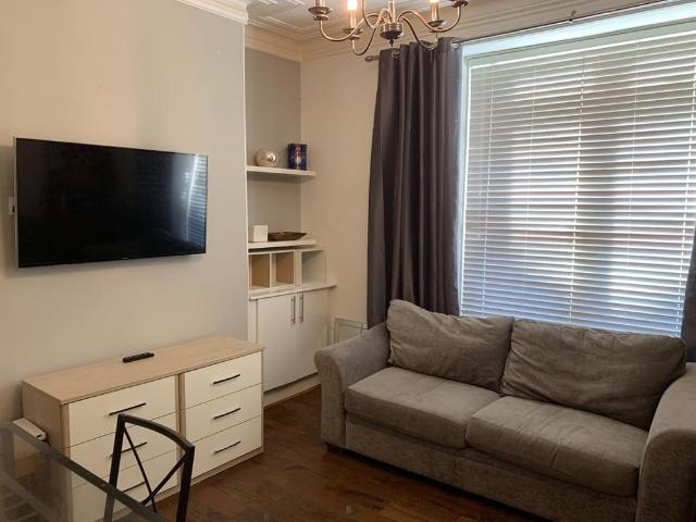 1 Bed Flat, Wallfield Place, AB25