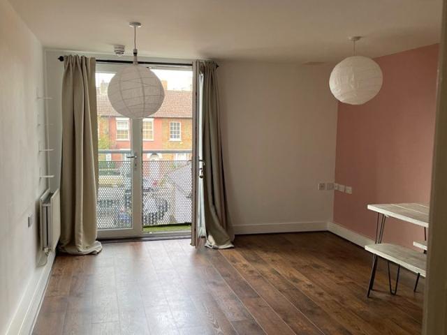 1 Bed Flat, Wandle Road, CR0