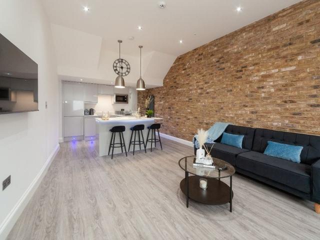 1 Bed Flat, Wandsworth High Street, SW18