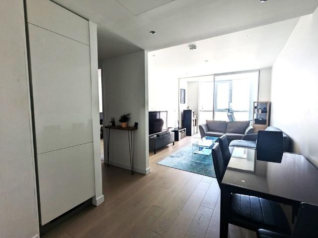 1 Bed Flat, Wandsworth Road, SW8