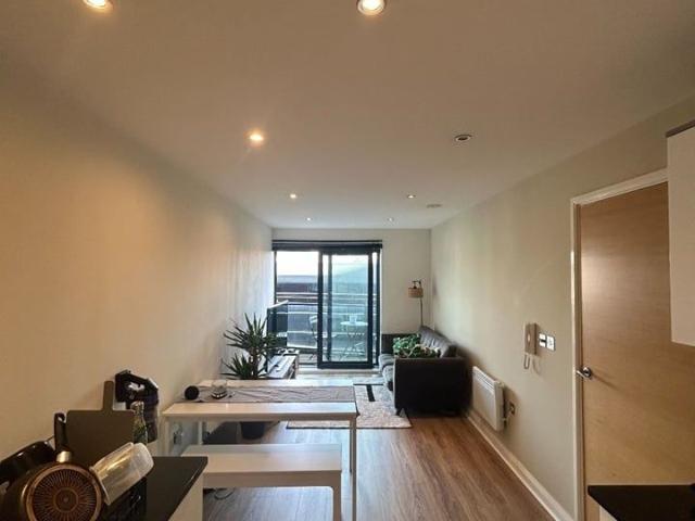 1 Bed Flat, Waterloo Street, LS10