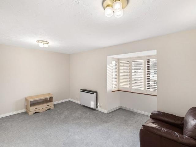 1 Bed Flat, Waterside Close, IG11
