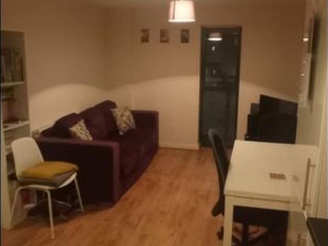 1 Bed Flat, Watery Street, S3