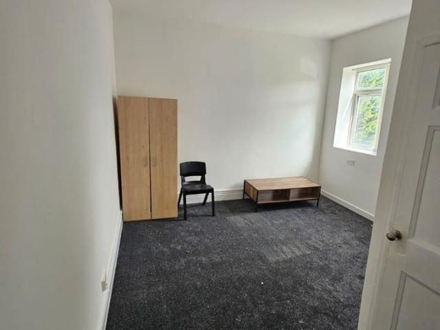1 Bed Flat, Wellington Street West, M7