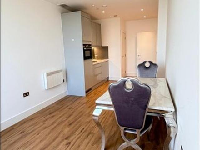 1 Bed Flat, West Gate, W5