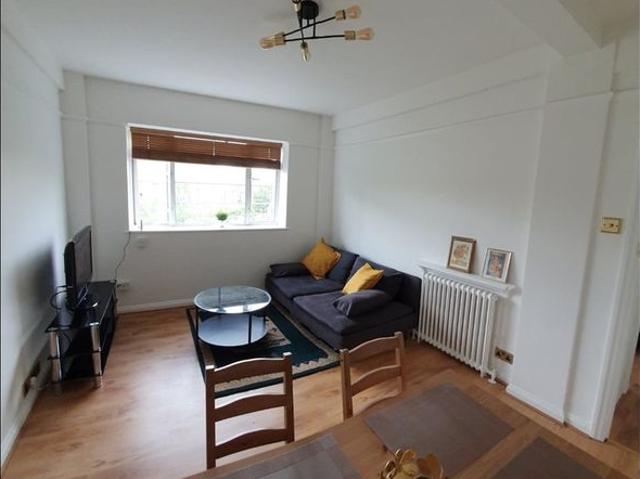 1 Bed Flat, West Kensington Court, W14