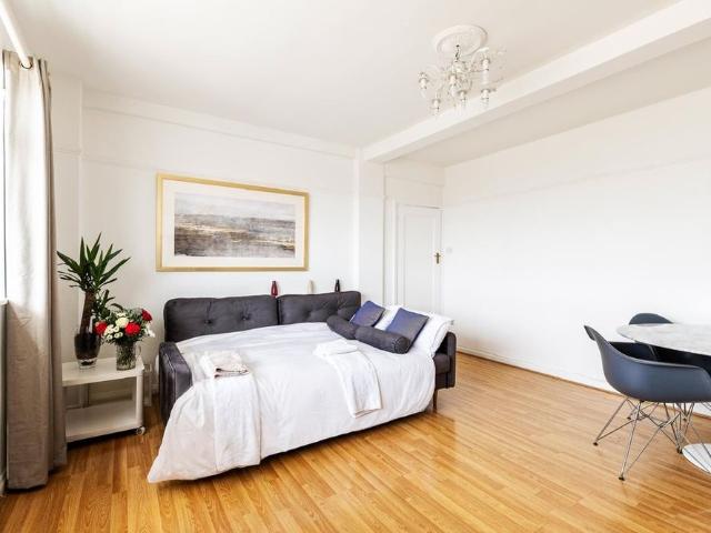 1 Bed Flat, West Kensington Court, W14