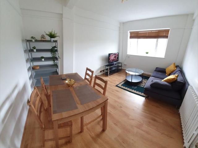 1 Bed Flat, West Kensington Court, W14