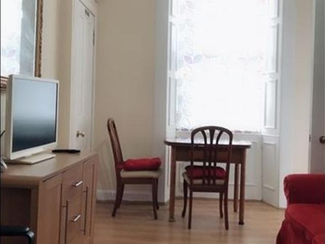 1 Bed Flat, West Newington Place, EH9