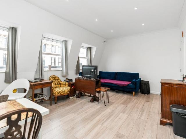 1 Bed Flat, West St, BN1
