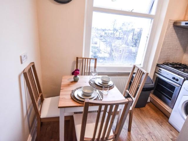 1 Bed Flat, Westbourne Grove Terrace, W2