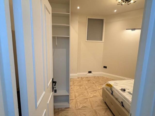 1 Bed Flat, Westminster Mansions, SW1P