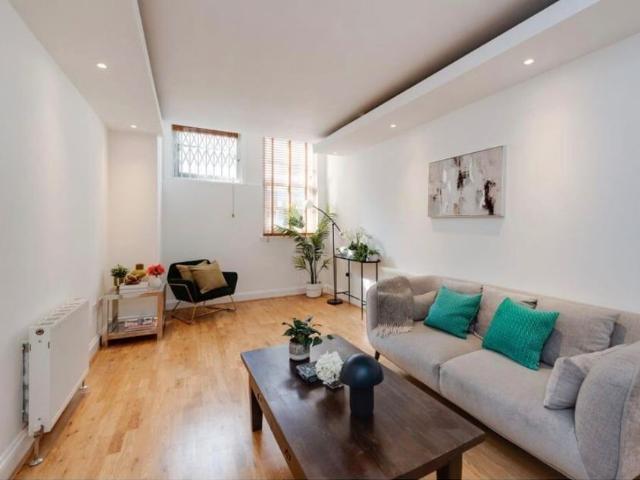 1 Bed Flat, Weymouth Mews, W1G